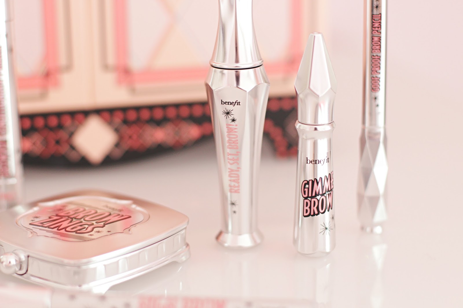 Benefit Brow Collection Abracadabrow ! - Venus is naive